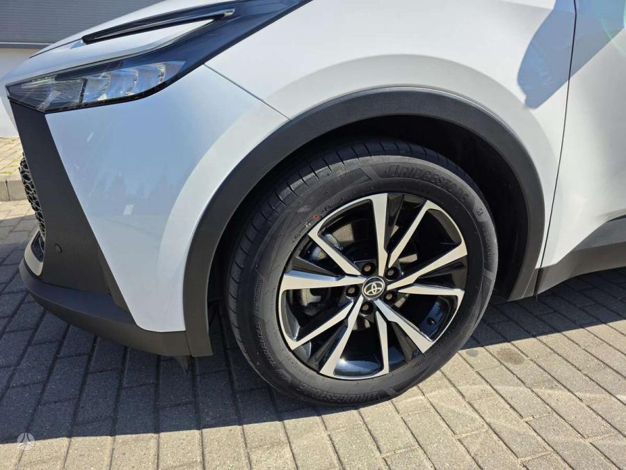 Balts Toyota C-HR 2025 Viļņa, ar dzinēja tilpumu 1.99 L un nobraukumu 24 tūkst. km par 29000 €, foto 9 vietnē AUTOMOTO.COM.LV