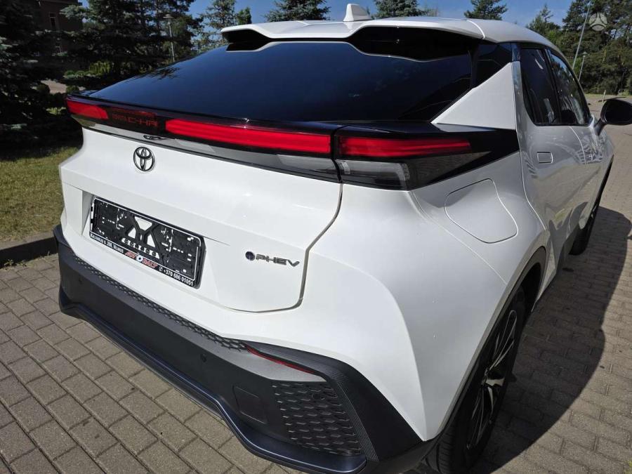 Balts Toyota C-HR 2025 Viļņa, ar dzinēja tilpumu 1.99 L un nobraukumu 24 tūkst. km par 29000 €, foto 11 vietnē AUTOMOTO.COM.LV