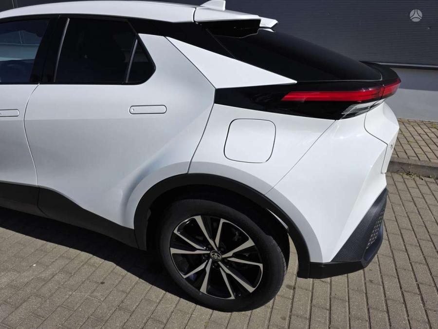 Balts Toyota C-HR 2025 Viļņa, ar dzinēja tilpumu 1.99 L un nobraukumu 24 tūkst. km par 29000 €, foto 14 vietnē AUTOMOTO.COM.LV