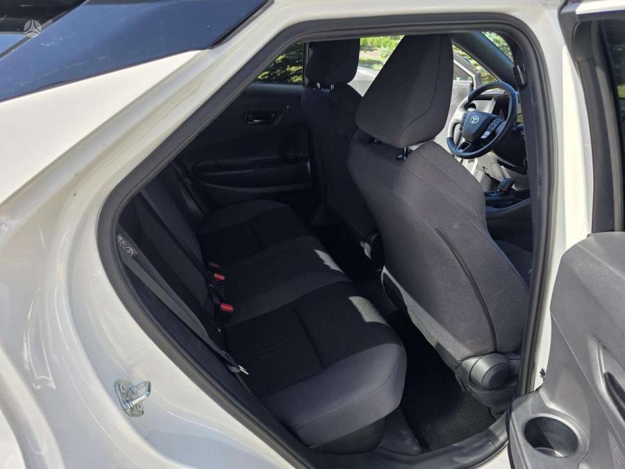 Balts Toyota C-HR 2025 Viļņa, ar dzinēja tilpumu 1.99 L un nobraukumu 24 tūkst. km par 29000 €, foto 18 vietnē AUTOMOTO.COM.LV