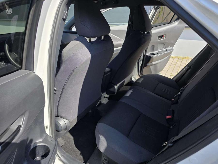 Balts Toyota C-HR 2025 Viļņa, ar dzinēja tilpumu 1.99 L un nobraukumu 24 tūkst. km par 29000 €, foto 19 vietnē AUTOMOTO.COM.LV