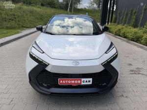 White Toyota C-HR 2025 in Vilnius, with an engine capacity of 2.00 L and mileage of 8 thousand km for 32900 €, photo 7 on AUTOMOTO.COM.LV
