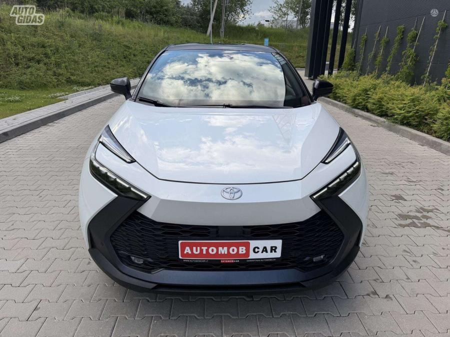 White Toyota C-HR 2025 in Vilnius, with an engine capacity of 2.00 L and mileage of 8 thousand km for 32900 €, photo 7 on AUTOMOTO.COM.LV