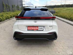 White Toyota C-HR 2025 in Vilnius, with an engine capacity of 2.00 L and mileage of 8 thousand km for 32900 €, photo 15 on AUTOMOTO.COM.LV