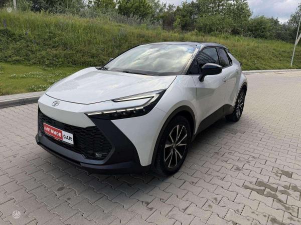 Белый Тойота C-HR 2025 в Вильнюс, объемом двигателя 1.99 л и пробегом 8 тыс. км за 32900 €, фото 2 на AUTOMOTO.COM.LV