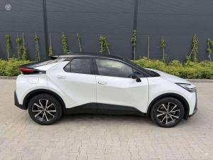 Balts Toyota C-HR 2025 Viļņa, ar dzinēja tilpumu 1.99 L un nobraukumu 8 tūkst. km par 32900 €, foto 10 vietnē AUTOMOTO.COM.LV