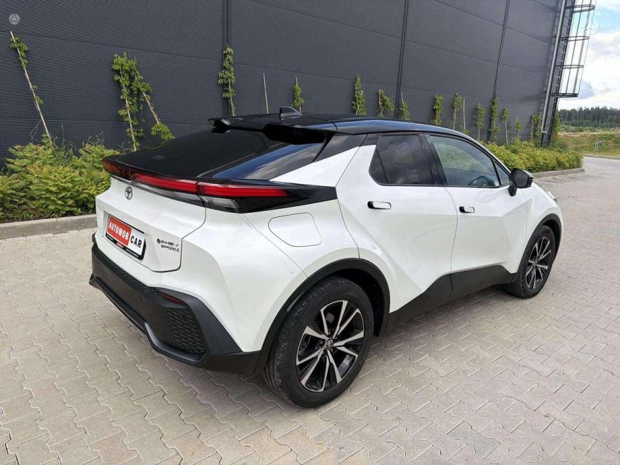 Balts Toyota C-HR 2025 Viļņa, ar dzinēja tilpumu 1.99 L un nobraukumu 8 tūkst. km par 32900 €, foto 12 vietnē AUTOMOTO.COM.LV