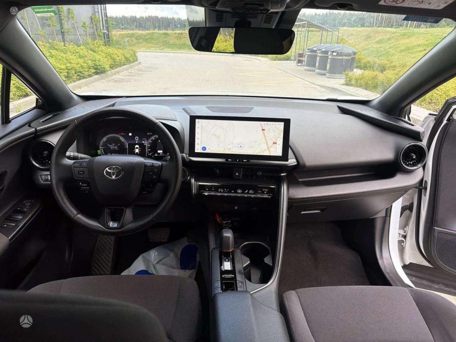 Balts Toyota C-HR 2025 Viļņa, ar dzinēja tilpumu 1.99 L un nobraukumu 8 tūkst. km par 32900 €, foto 25 vietnē AUTOMOTO.COM.LV