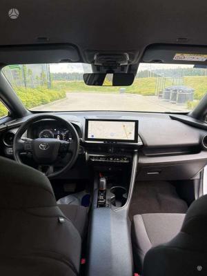 Balts Toyota C-HR 2025 Viļņa, ar dzinēja tilpumu 1.99 L un nobraukumu 8 tūkst. km par 32900 €, foto 26 vietnē AUTOMOTO.COM.LV