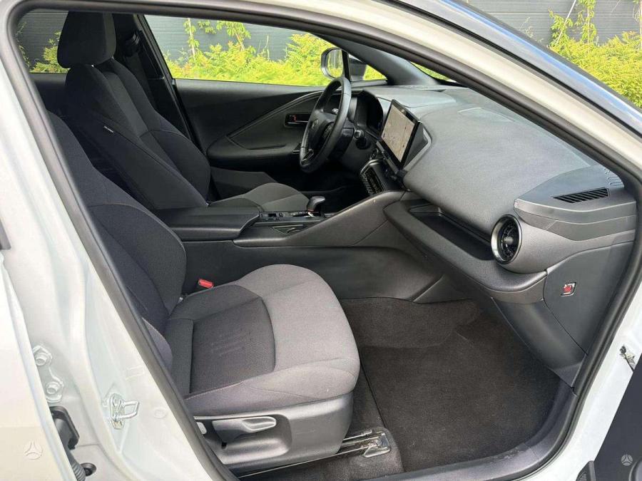 Balts Toyota C-HR 2025 Viļņa, ar dzinēja tilpumu 1.99 L un nobraukumu 8 tūkst. km par 32900 €, foto 27 vietnē AUTOMOTO.COM.LV