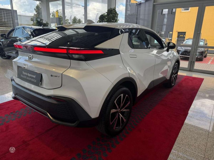 Balts Toyota C-HR 2025 Šauļi, ar dzinēja tilpumu 1.99 L un nobraukumu 10 tūkst. km par 31900 €, foto 7 vietnē AUTOMOTO.COM.LV