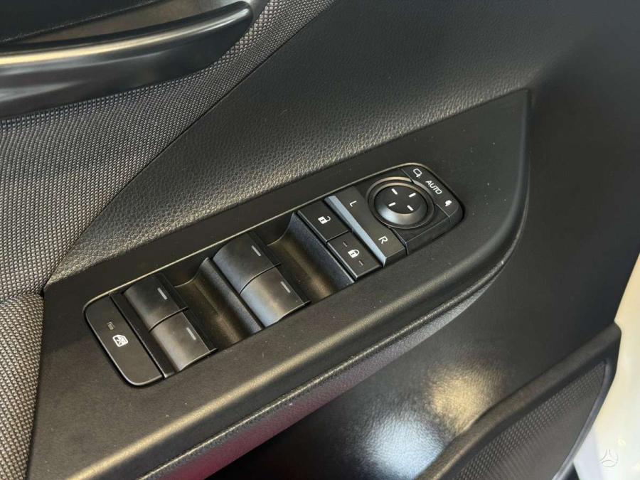 Balts Toyota C-HR 2025 Šauļi, ar dzinēja tilpumu 1.99 L un nobraukumu 10 tūkst. km par 31900 €, foto 13 vietnē AUTOMOTO.COM.LV