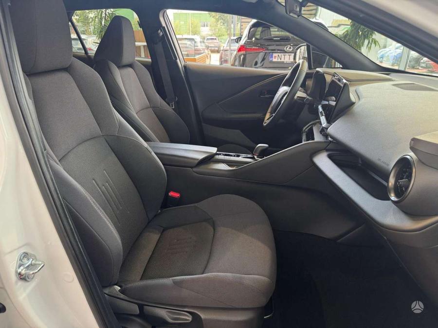 Balts Toyota C-HR 2025 Šauļi, ar dzinēja tilpumu 1.99 L un nobraukumu 10 tūkst. km par 31900 €, foto 27 vietnē AUTOMOTO.COM.LV
