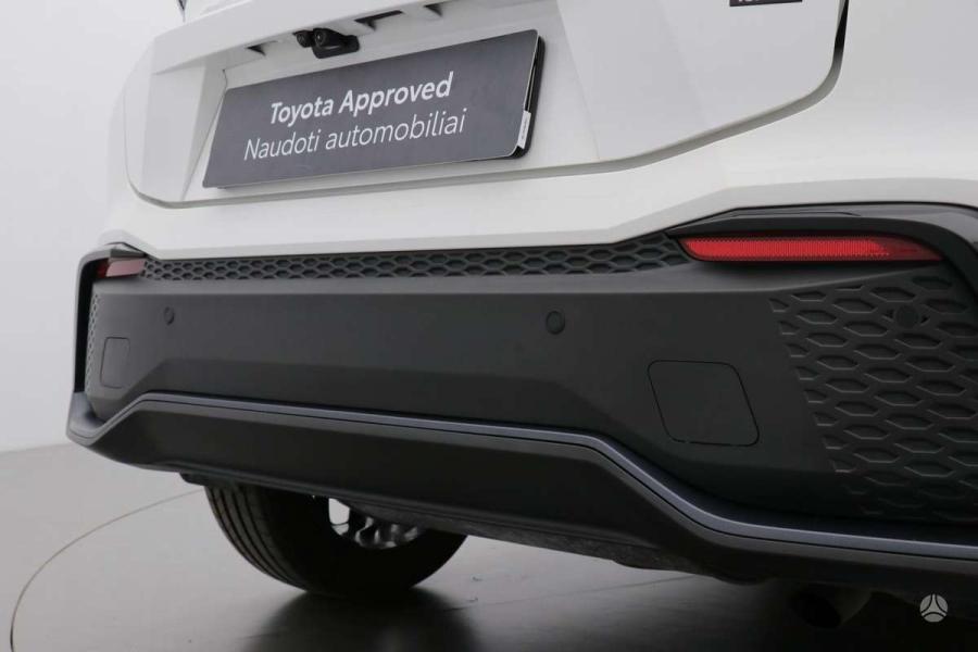 Balts Toyota C-HR 2025 Viļņa, ar dzinēja tilpumu 1.99 L un nobraukumu 21 tūkst. km par 41900 €, foto 22 vietnē AUTOMOTO.COM.LV
