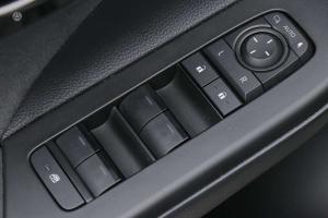 Balts Toyota C-HR 2025 Viļņa, ar dzinēja tilpumu 1.99 L un nobraukumu 21 tūkst. km par 41900 €, foto 27 vietnē AUTOMOTO.COM.LV