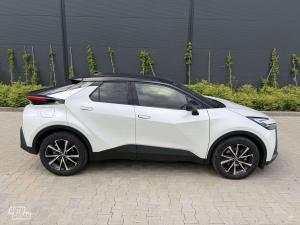 Balts Toyota C-HR 2025 Viļņa, ar dzinēja tilpumu 2.00 L un nobraukumu 8 tūkst. km par 32900 €, foto 10 vietnē AUTOMOTO.COM.LV