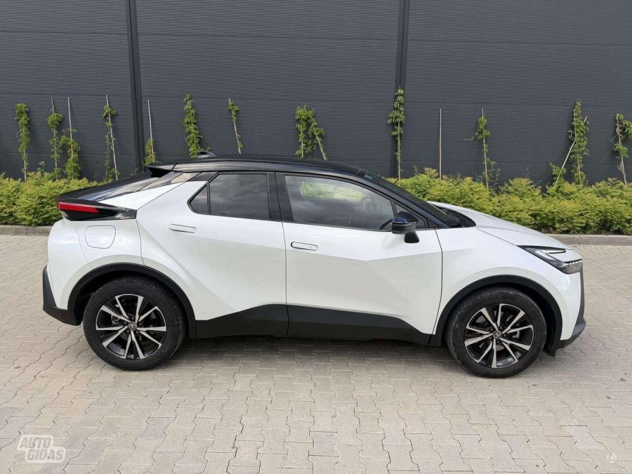 Balts Toyota C-HR 2025 Viļņa, ar dzinēja tilpumu 2.00 L un nobraukumu 8 tūkst. km par 32900 €, foto 10 vietnē AUTOMOTO.COM.LV