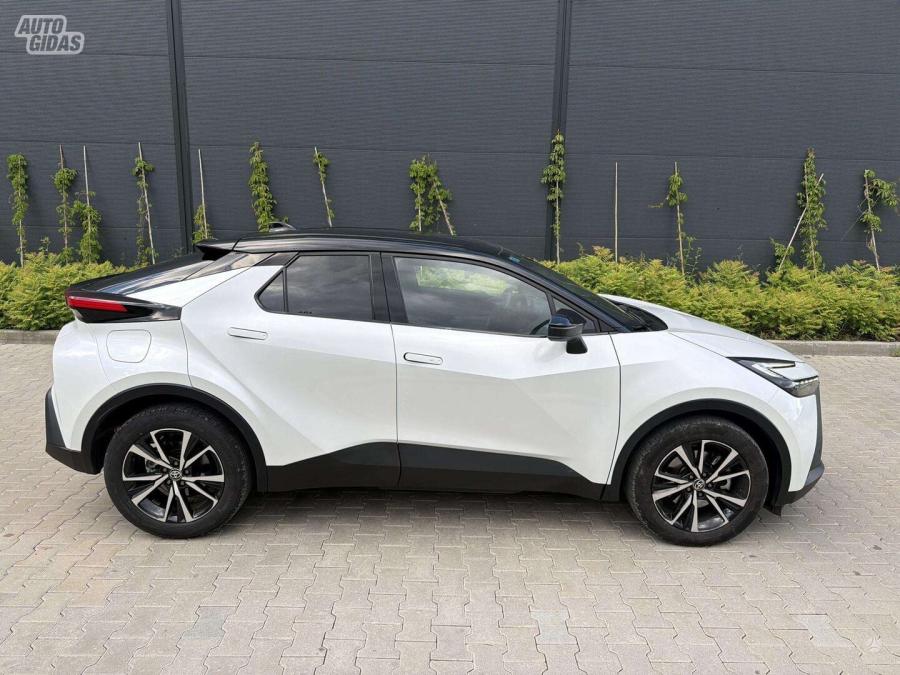 Balts Toyota C-HR 2025 Viļņa, ar dzinēja tilpumu 2.00 L un nobraukumu 8 tūkst. km par 32900 €, foto 11 vietnē AUTOMOTO.COM.LV