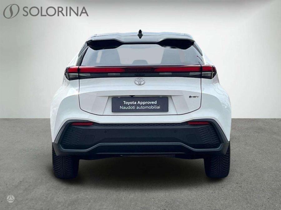 Белый Тойота C-HR 2025 в Клайпеда, объемом двигателя 1.80 л и пробегом 58 тыс. км за 27000 €, фото 5 на AUTOMOTO.COM.LV