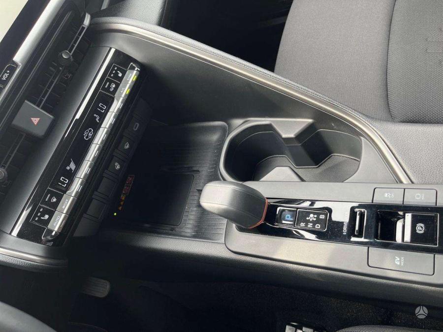 Белый Тойота C-HR 2025 в Клайпеда, объемом двигателя 1.80 л и пробегом 58 тыс. км за 27000 €, фото 21 на AUTOMOTO.COM.LV