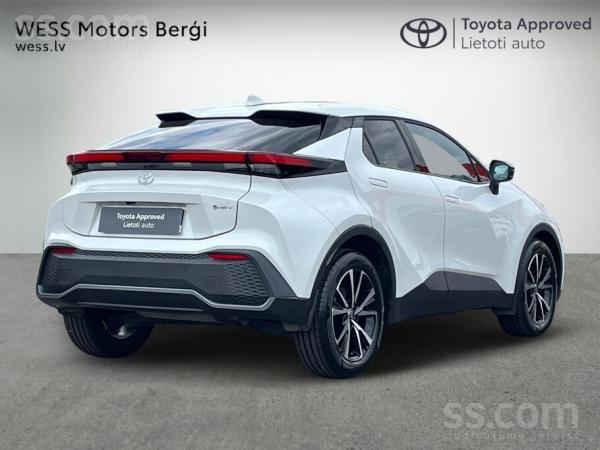 White Toyota C-HR 2025 in Riga, with an engine capacity of 1.80 L and mileage of 10 thousand km for 29490 €, photo 2 on AUTOMOTO.COM.LV