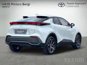 Balts Toyota C-HR 2025 Rīga, ar dzinēja tilpumu 1.80 L un nobraukumu 10 tūkst. km par 29490 €, foto 3 vietnē AUTOMOTO.COM.LV