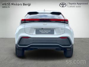 Balts Toyota C-HR 2025 Rīga, ar dzinēja tilpumu 1.80 L un nobraukumu 10 tūkst. km par 29490 €, foto 5 vietnē AUTOMOTO.COM.LV