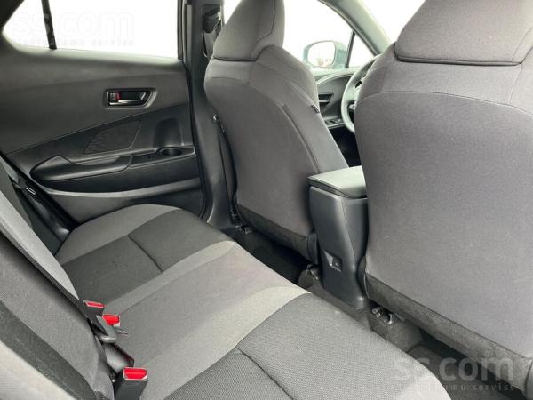 White Toyota C-HR 2025 in Riga, with an engine capacity of 1.80 L and mileage of 10 thousand km for 29490 €, photo 7 on AUTOMOTO.COM.LV
