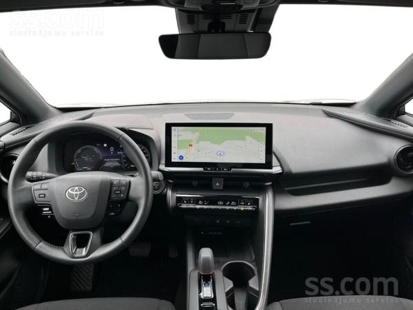 White Toyota C-HR 2025 in Riga, with an engine capacity of 1.80 L and mileage of 10 thousand km for 29490 €, photo 8 on AUTOMOTO.COM.LV