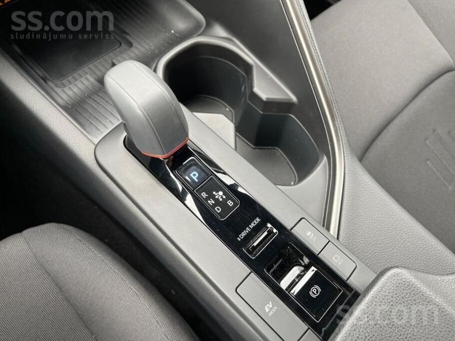Balts Toyota C-HR 2025 Rīga, ar dzinēja tilpumu 1.80 L un nobraukumu 10 tūkst. km par 29490 €, foto 17 vietnē AUTOMOTO.COM.LV