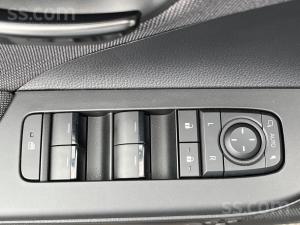 Balts Toyota C-HR 2025 Rīga, ar dzinēja tilpumu 1.80 L un nobraukumu 10 tūkst. km par 29490 €, foto 21 vietnē AUTOMOTO.COM.LV