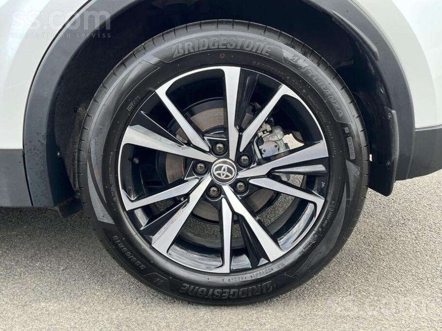 Balts Toyota C-HR 2025 Rīga, ar dzinēja tilpumu 1.80 L un nobraukumu 10 tūkst. km par 29490 €, foto 23 vietnē AUTOMOTO.COM.LV