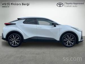 Balts Toyota C-HR 2025 Rīga, ar dzinēja tilpumu 1.80 L un nobraukumu 10 tūkst. km par 29490 €, foto 24 vietnē AUTOMOTO.COM.LV