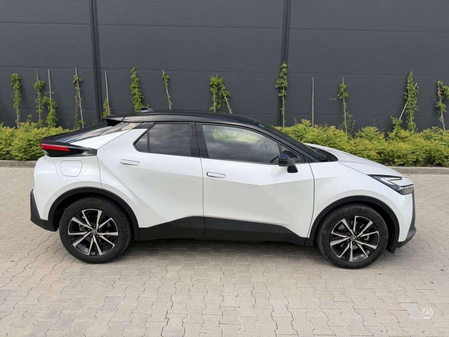 Белый Тойота C-HR 2025 в Вильнюс, объемом двигателя 1.99 л и пробегом 8 тыс. км за 32900 €, фото 10 на AUTOMOTO.COM.LV