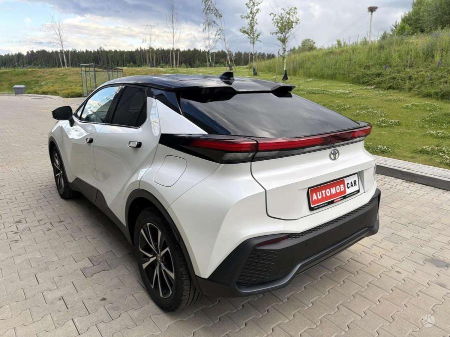 Белый Тойота C-HR 2025 в Вильнюс, объемом двигателя 1.99 л и пробегом 8 тыс. км за 32900 €, фото 16 на AUTOMOTO.COM.LV