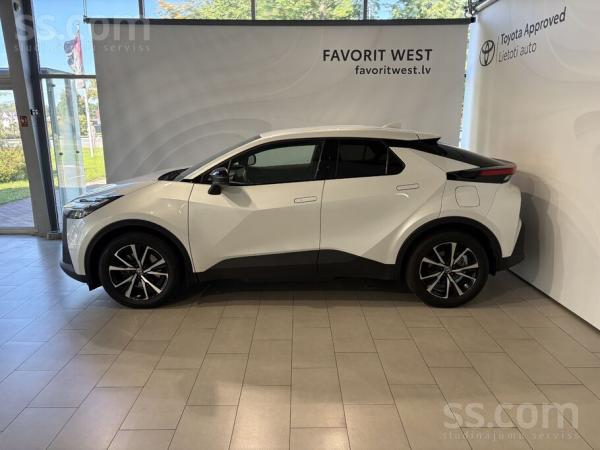 White Toyota C-HR 2025 in Ventspils, with an engine capacity of 2.00 L and mileage of 38 thousand km for 32800 €, photo 2 on AUTOMOTO.COM.LV