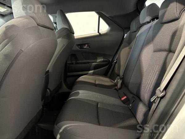 White Toyota C-HR 2025 in Ventspils, with an engine capacity of 2.00 L and mileage of 38 thousand km for 32800 €, photo 6 on AUTOMOTO.COM.LV