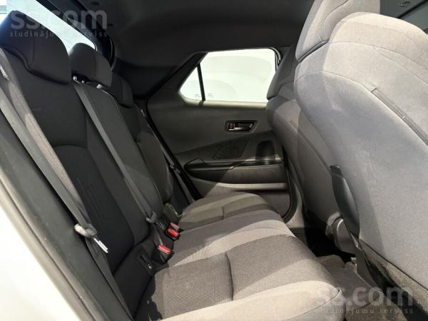White Toyota C-HR 2025 in Ventspils, with an engine capacity of 2.00 L and mileage of 38 thousand km for 32800 €, photo 8 on AUTOMOTO.COM.LV