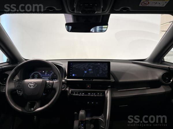 White Toyota C-HR 2025 in Ventspils, with an engine capacity of 2.00 L and mileage of 38 thousand km for 32800 €, photo 9 on AUTOMOTO.COM.LV