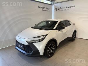 Белый Тойота C-HR 2025 в Вентспилс, объемом двигателя 2.00 л и пробегом 38 тыс. км за 32800 €, фото  на AUTOMOTO.COM.LV