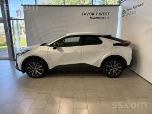 Balts Toyota C-HR 2025 Ventspils, ar dzinēja tilpumu 2.00 L un nobraukumu 41 tūkst. km par 31900 €, foto 3 vietnē AUTOMOTO.COM.LV