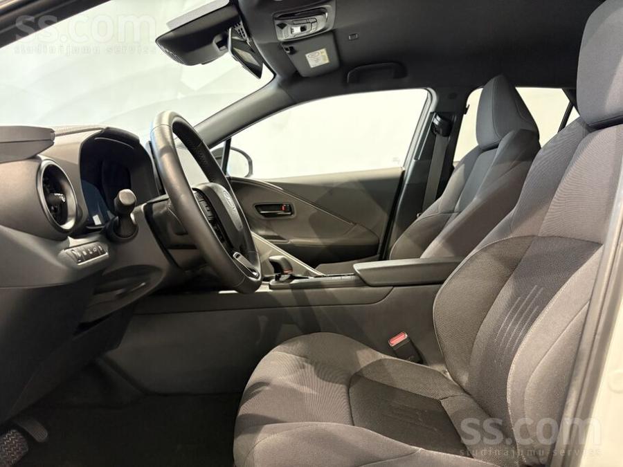 Balts Toyota C-HR 2025 Ventspils, ar dzinēja tilpumu 2.00 L un nobraukumu 41 tūkst. km par 31900 €, foto 6 vietnē AUTOMOTO.COM.LV