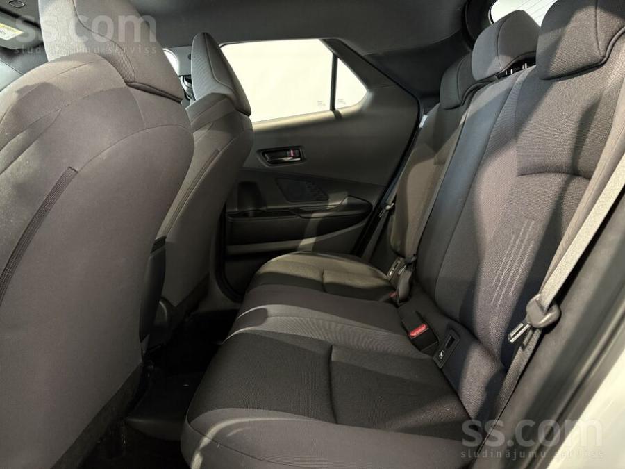 Balts Toyota C-HR 2025 Ventspils, ar dzinēja tilpumu 2.00 L un nobraukumu 41 tūkst. km par 31900 €, foto 7 vietnē AUTOMOTO.COM.LV