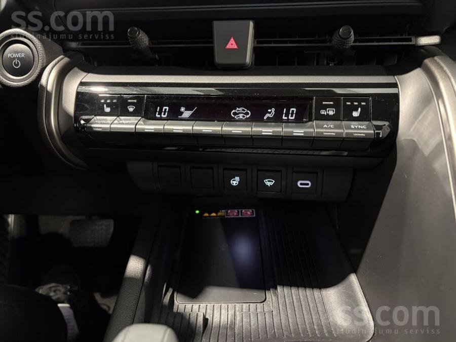 Balts Toyota C-HR 2025 Ventspils, ar dzinēja tilpumu 2.00 L un nobraukumu 41 tūkst. km par 31900 €, foto 18 vietnē AUTOMOTO.COM.LV