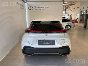 Balts Toyota C-HR 2025 Ventspils, ar dzinēja tilpumu 2.00 L un nobraukumu 41 tūkst. km par 31900 €, foto 24 vietnē AUTOMOTO.COM.LV