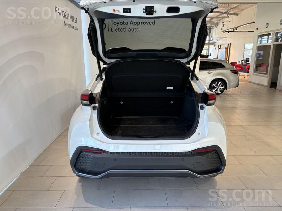 Balts Toyota C-HR 2025 Ventspils, ar dzinēja tilpumu 2.00 L un nobraukumu 41 tūkst. km par 31900 €, foto 25 vietnē AUTOMOTO.COM.LV