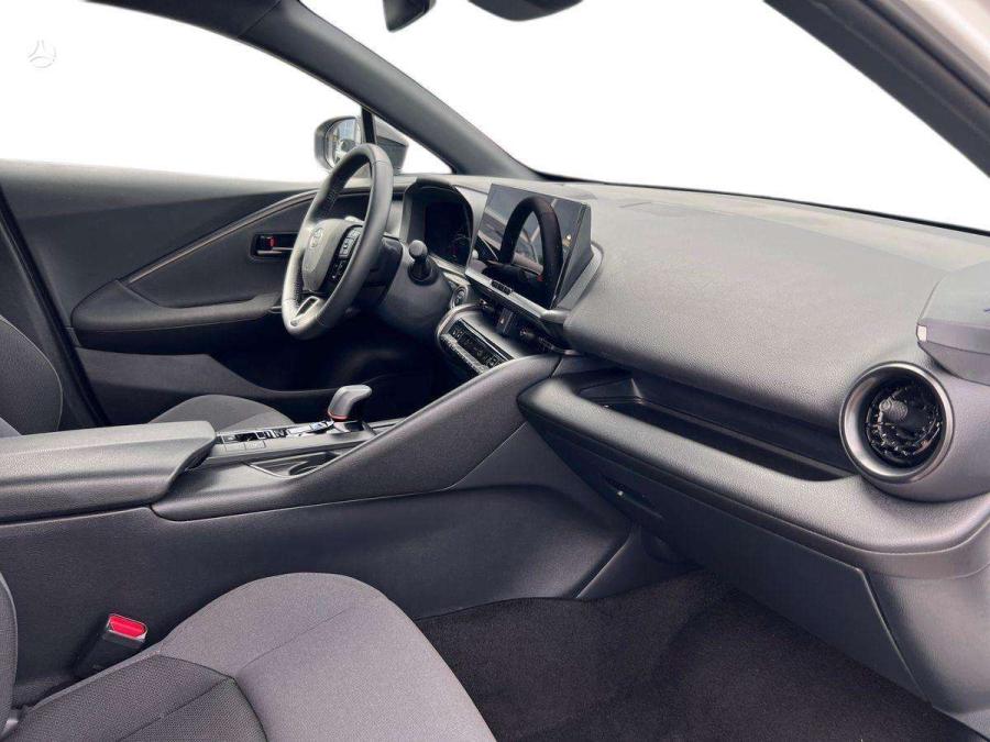 Белый Тойота C-HR 2025 в Клайпеда, объемом двигателя 1.80 л и пробегом 54 тыс. км за 27000 €, фото 7 на AUTOMOTO.COM.LV