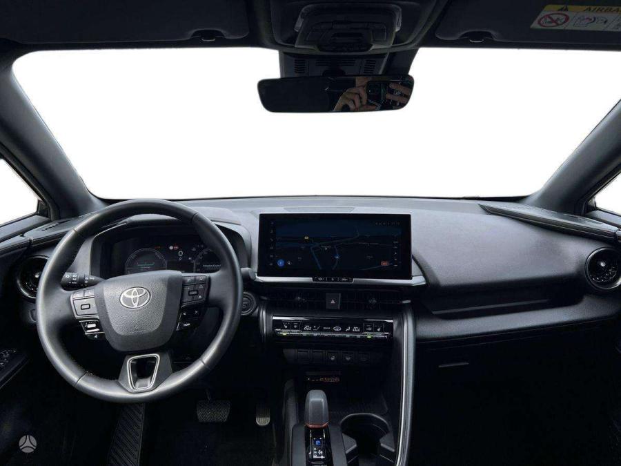 Белый Тойота C-HR 2025 в Клайпеда, объемом двигателя 1.80 л и пробегом 54 тыс. км за 27000 €, фото 9 на AUTOMOTO.COM.LV