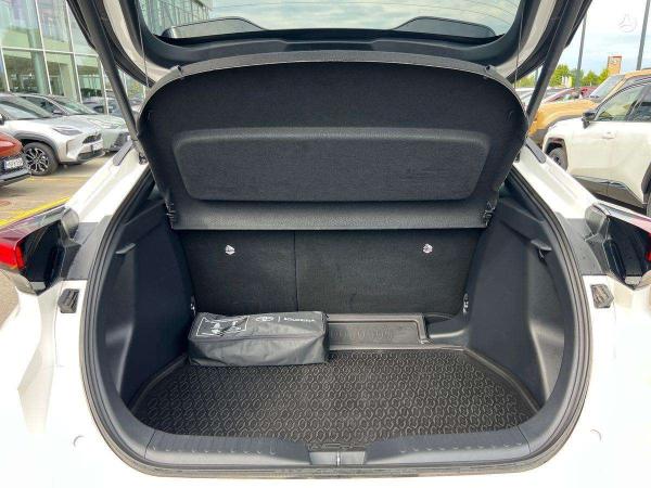 White Toyota C-HR 2025 in Klaipeda, with an engine capacity of 1.80 L and mileage of 54 thousand km for 27000 €, photo 10 on AUTOMOTO.COM.LV