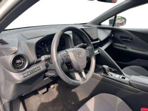 Белый Тойота C-HR 2025 в Клайпеда, объемом двигателя 1.80 л и пробегом 54 тыс. км за 27000 €, фото 12 на AUTOMOTO.COM.LV